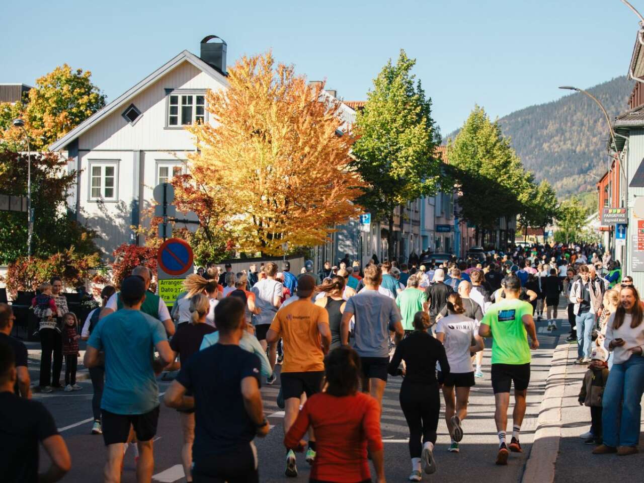 Birken | Tusenvis samlet seg til historiens første Birken Gateløp